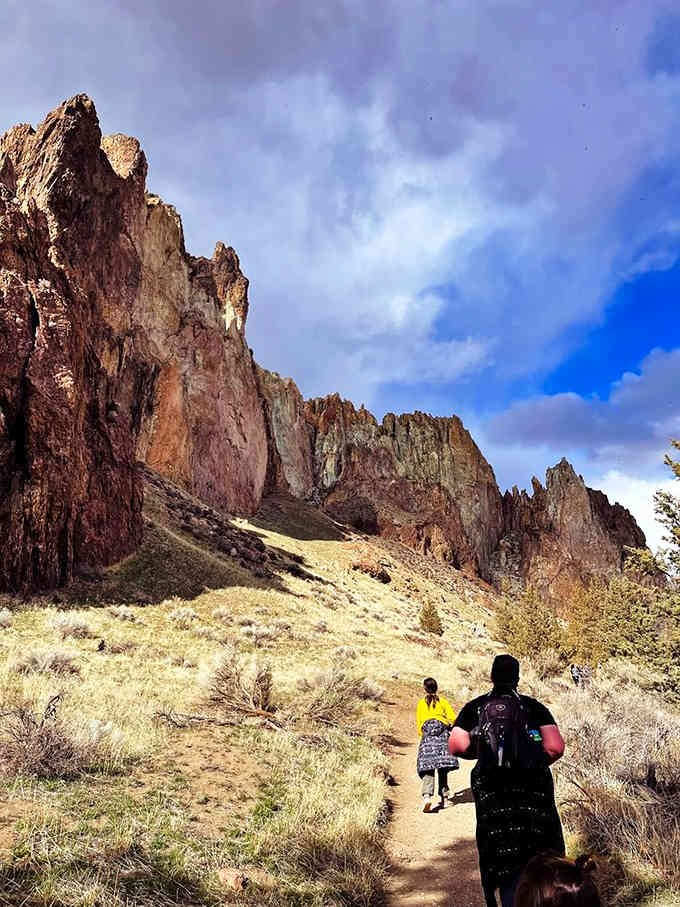 Following the trail beneath towering spires, these hikers are living their best Oregon adventure in every single step.