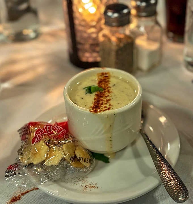 Clam chowder served with crackers and a side of pure comfort—this is soup that warms you from within.