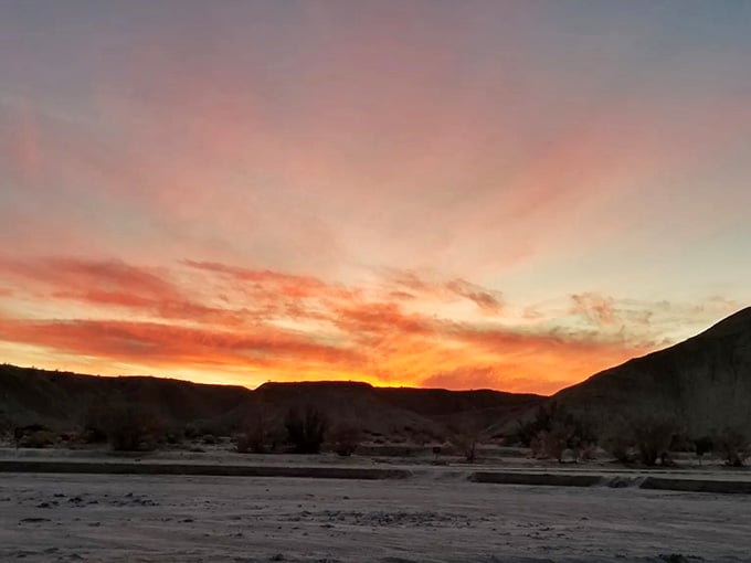 When the desert sky puts on this kind of show, you forgive it for being hot earlier.