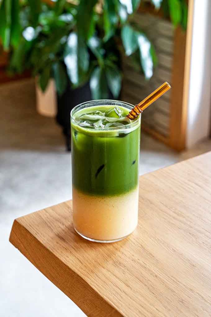 That gorgeous green-and-gold gradient looks like sunrise in a glass, making healthy choices suddenly feel like an indulgent treat.