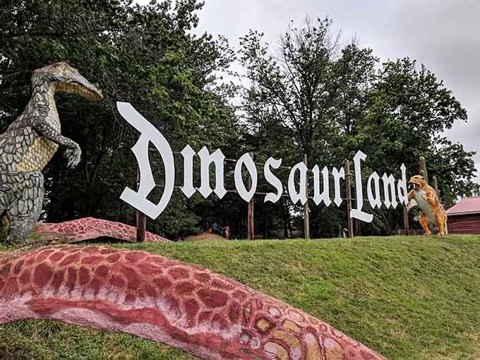 That Gothic lettering and colorful dinosaur promise pure roadside attraction joy from the moment you arrive.
