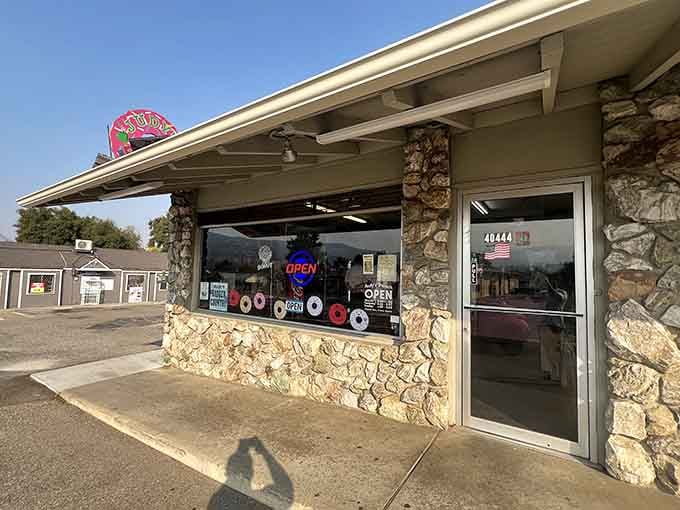 Stone accents and wide windows frame this mountain-town favorite where fresh donuts fuel adventures into Yosemite's wilderness.