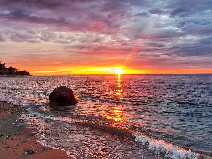 This Pacific sunset paints the sky in colors that would make a Vegas neon sign look understated.