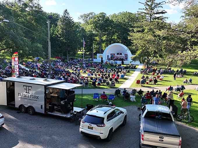 Swingin' at the Shell draws crowds to Victory Park for live music under open skies and stars.