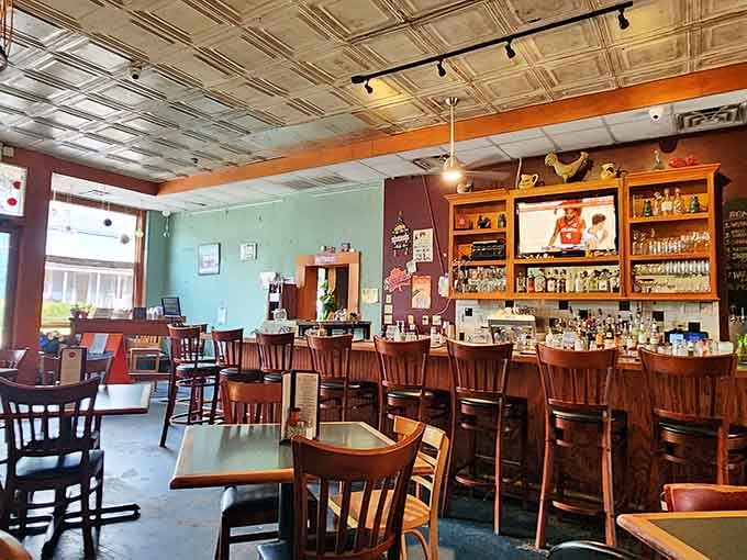 The dining room buzzes with happy eaters who clearly know something good when they taste it repeatedly.