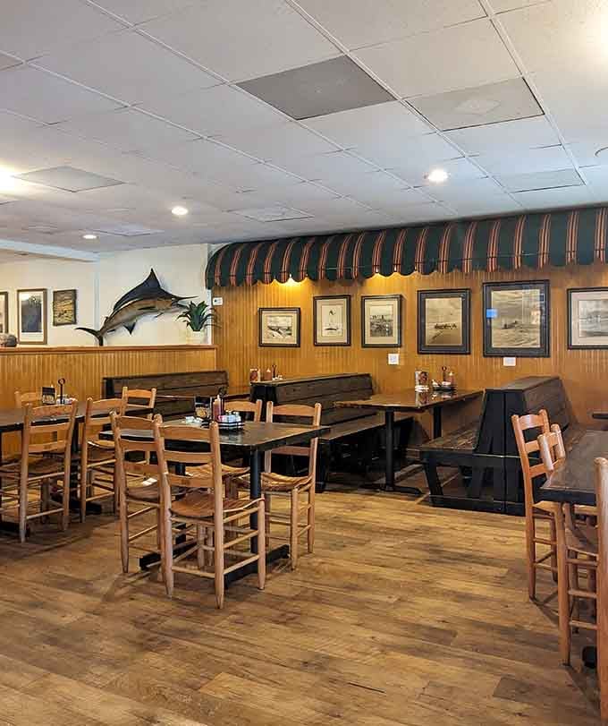 Booth seating under a magnificent marlin means you're dining in proper Outer Banks style, friends.