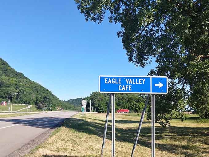 Even the highway signs know this place is worth finding, pointing hungry travelers toward something special and delicious.
