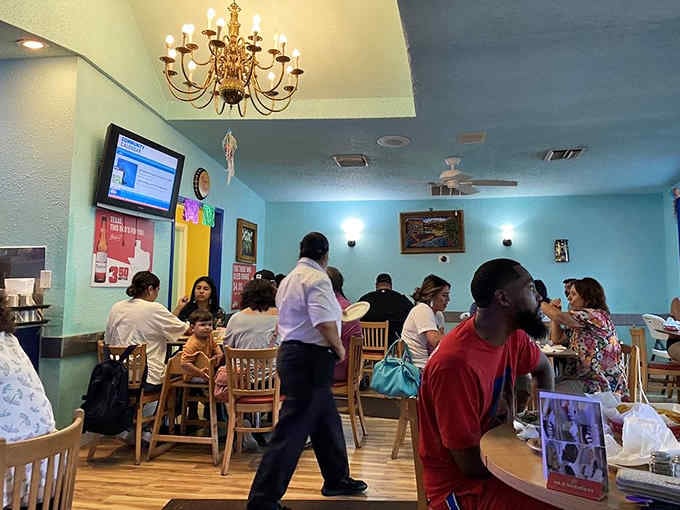 A full dining room at breakfast time is the best review any restaurant could possibly ask for.