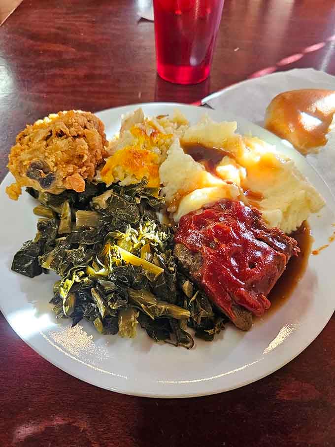 Collard greens and mashed potatoes with gravy represent the kind of vegetable diplomacy we can all support.