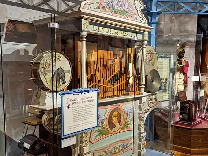 This ornate Limonaire orchestrophone looks like a jukebox designed by French royalty with impeccable taste.