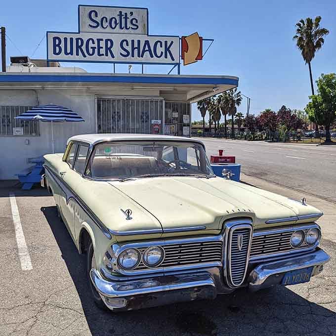 That vintage Edsel parked out front adds the perfect touch of Americana to your burger pilgrimage.