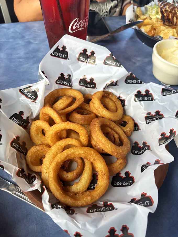 Onion rings this perfectly golden deserve their own standing ovation before the band even takes the stage.