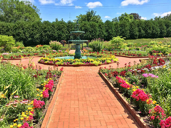 Munsinger Gardens: proof that paradise doesn't require a plane ticket, just a short drive and functioning eyeballs.