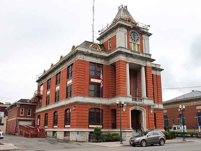 Geneva's corner building shows off Romanesque Revival architecture that makes modern glass boxes look downright boring by comparison.