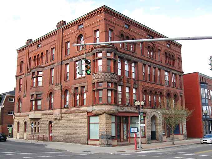 Art Deco details climb this Geneva facade, proving the city's golden age left behind treasures you can still enjoy today.