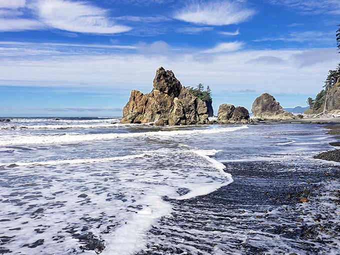 When the Pacific puts on a show with dramatic rocks and foamy waves, you can't help but applaud.