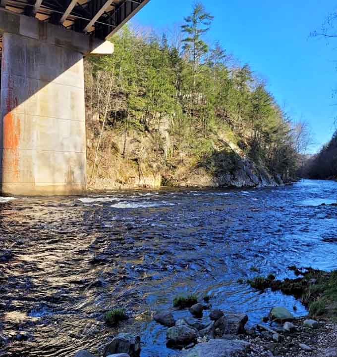 Where modern concrete meets rushing river waters, nature and infrastructure create an unexpectedly harmonious partnership.