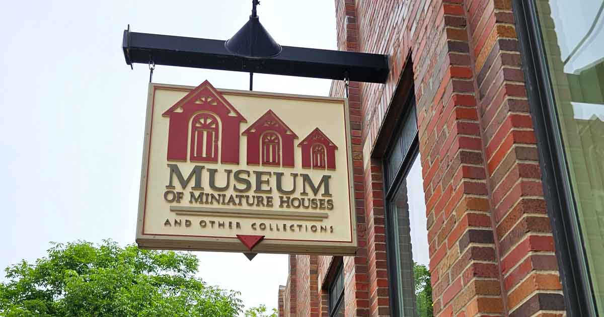 Indiana's Most Adorable Roadside Attraction Is Impossible To Pass