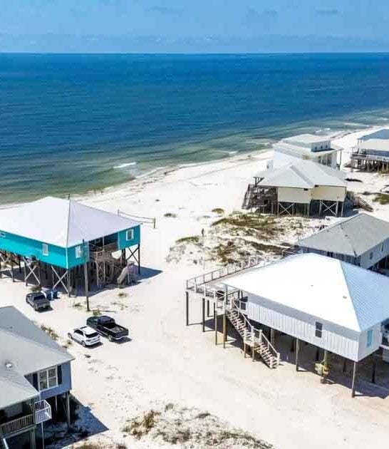 alabama town tourist crowds ftr