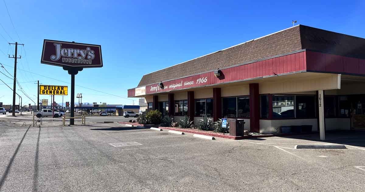 Most People Don't Know This Small Arizona Diner Serves The State's Best ...
