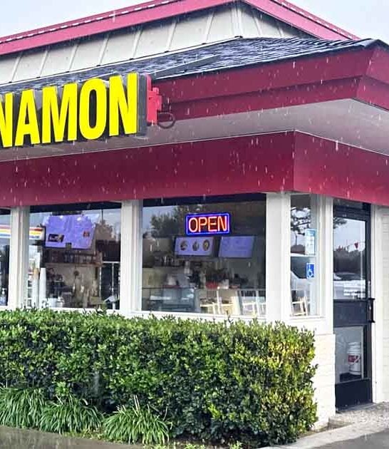 People Drive From Miles Around Just To Get The Glazed Donuts At This California Bakery