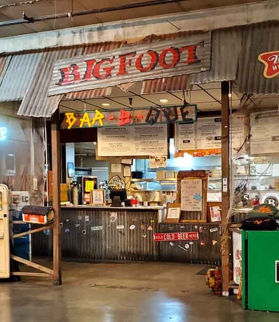 bigfoot themed restaurant arizona ftr