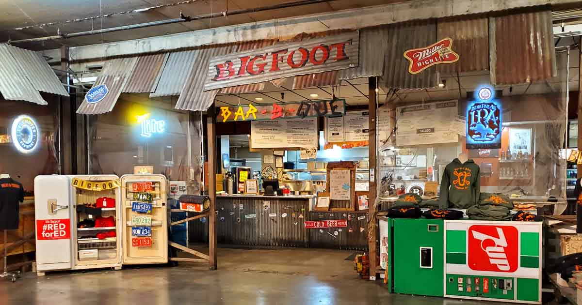 This Bigfoot-Themed Restaurant In Arizona Is A Wild Adventure The Whole ...