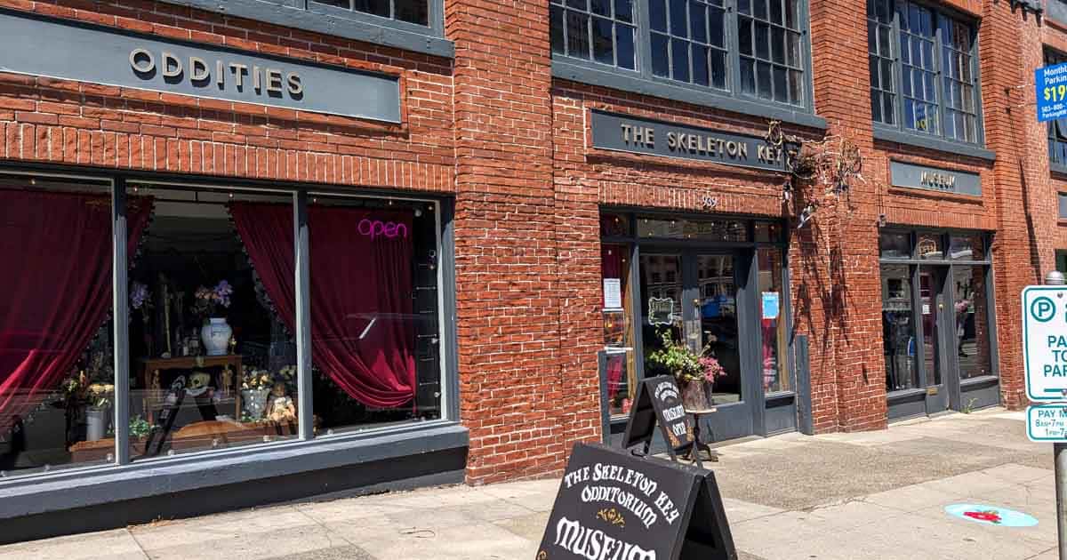 This Bizarre Curiosity Shop In Oregon Is Filled With The Most Unusual ...