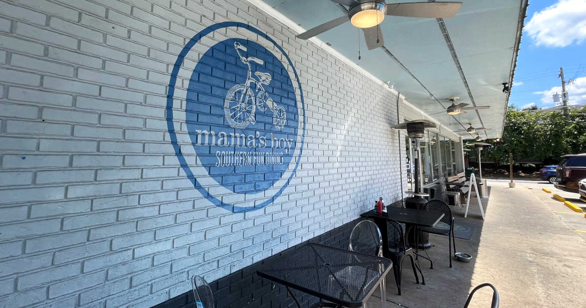 You Won't Believe The Cinnamon Rolls At This Charming Georgia Restaurant