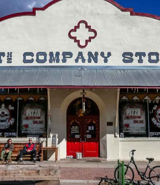 You&rsquo;ll Want To Drive Across Colorado Just To Taste The Pizza At This Small-Town Restaurant