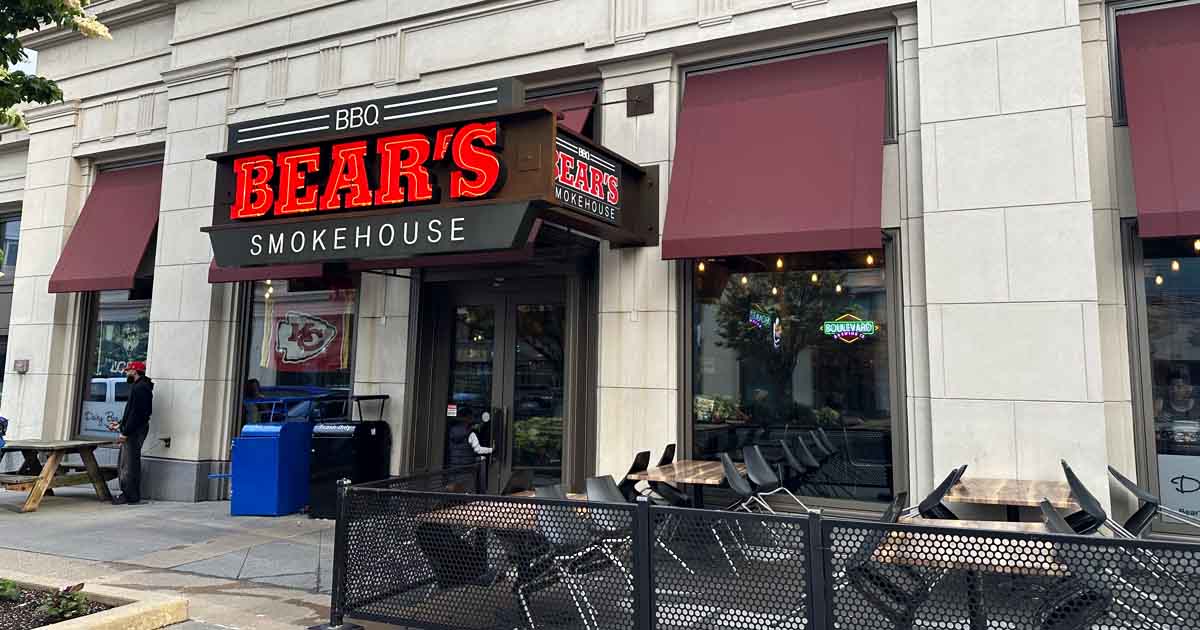 Prepare To Get Messy Because This Connecticut BBQ Joint Serves The ...