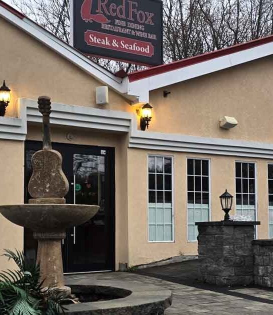 This Charming Connecticut Restaurant Makes A Pistachio Tiramisu Martini You Have To See To Believe