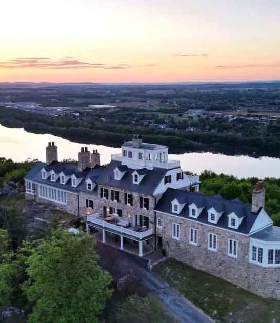 You&rsquo;ll Forget You&rsquo;re In Pennsylvania When You Step Inside This Enchanting English Countryside Castle