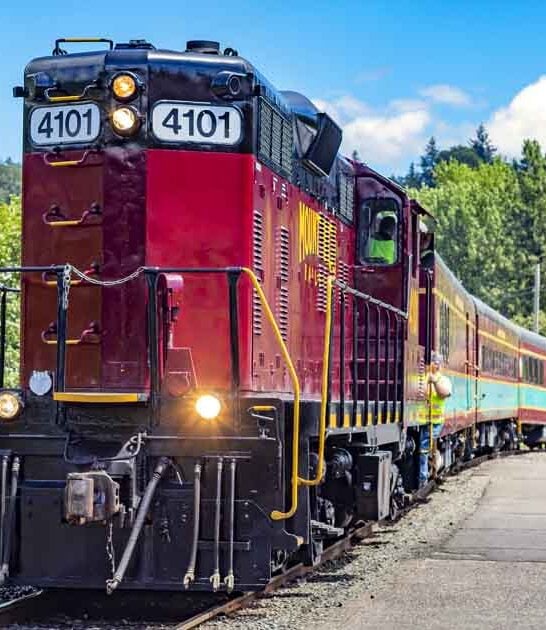 enchanting train ride oregon ftr