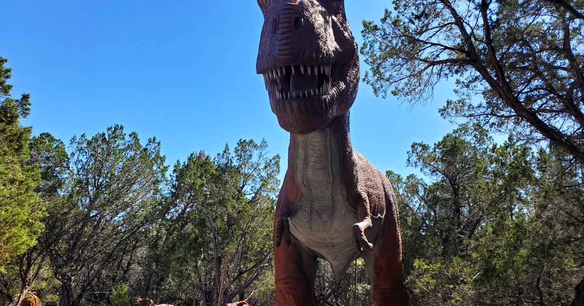 There's A Dinosaur Park In Texas With 150 Life-Size Creatures And It's ...