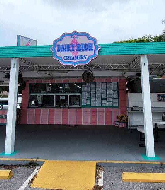 This Old-School Florida Ice Cream Spot Serves The Most Unforgettable Treats