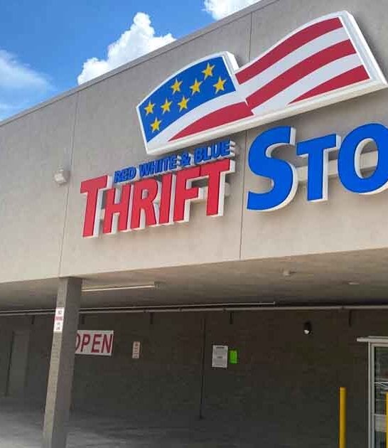 You Could Spend Hours In This Sprawling Florida Thrift Store And Never See It All