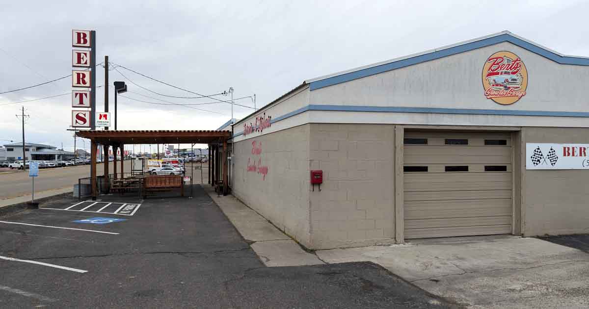 This Garage-Themed Restaurant In Oregon Serves Up The Best Brisket You ...
