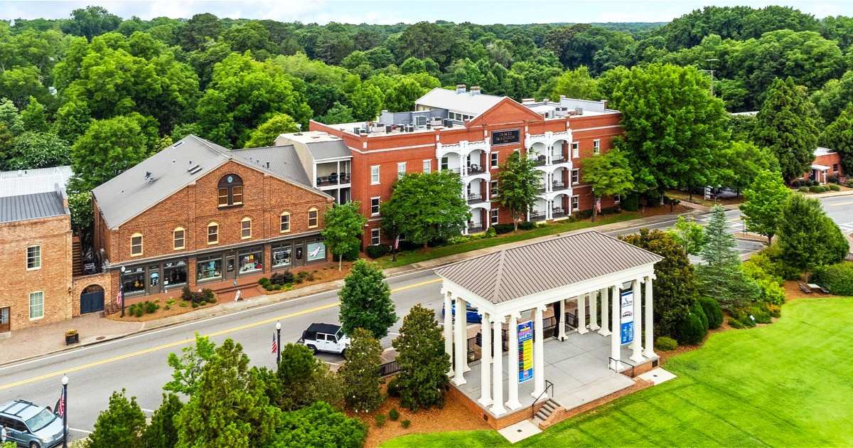 This Charming Georgia Town Will Make Your Retirement Feel Like An ...