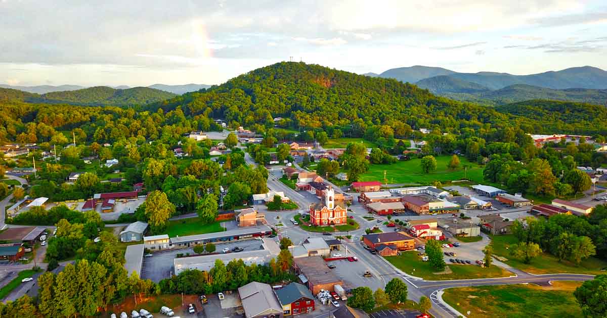 You Need To Visit This Georgia Mountain Town Where You Can Literally ...