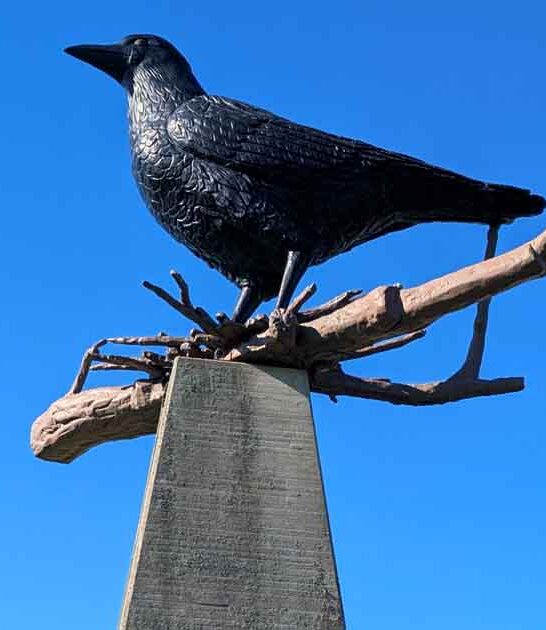 giant bird statue minnesota ftr