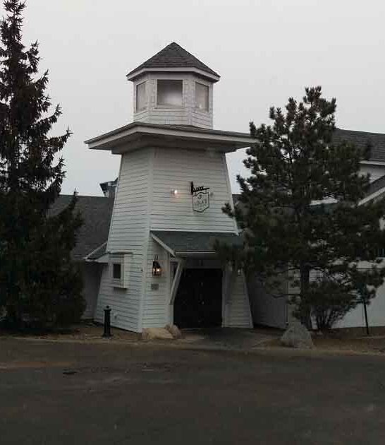gorgeous lakefront restaurant minnesota ftr