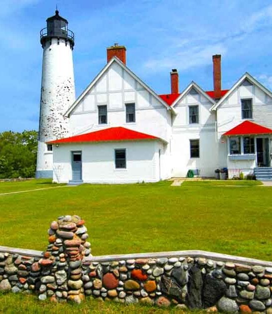 gorgeous lighthouses hiding michigan ftr