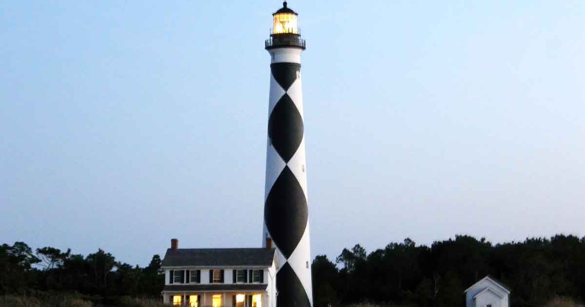 You Won't Believe These 10 Gorgeous Lighthouses Are Actually Hiding In ...