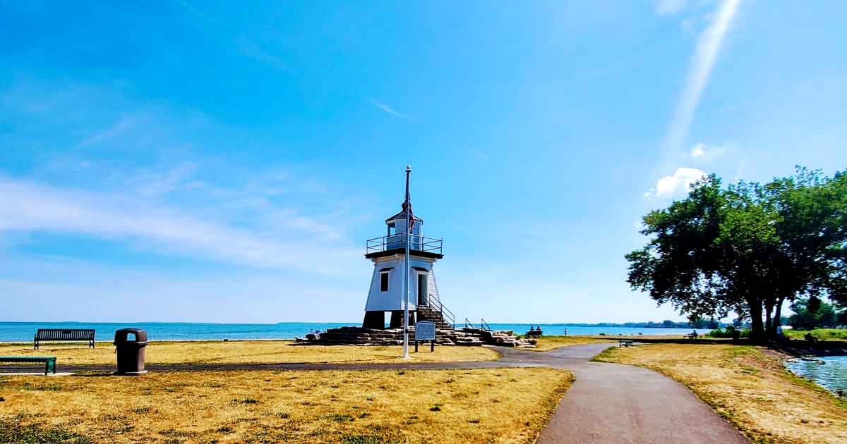 You Won't Believe These 8 Gorgeous Lighthouses Are Actually Hiding In ...