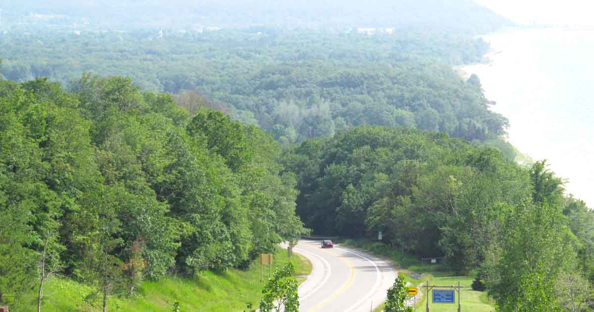 8 Drop-Dead Gorgeous Roads In Michigan That Will Have You Pulling Over ...