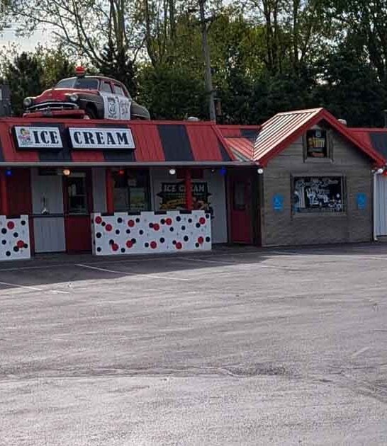 happy retro ohio diner ftr