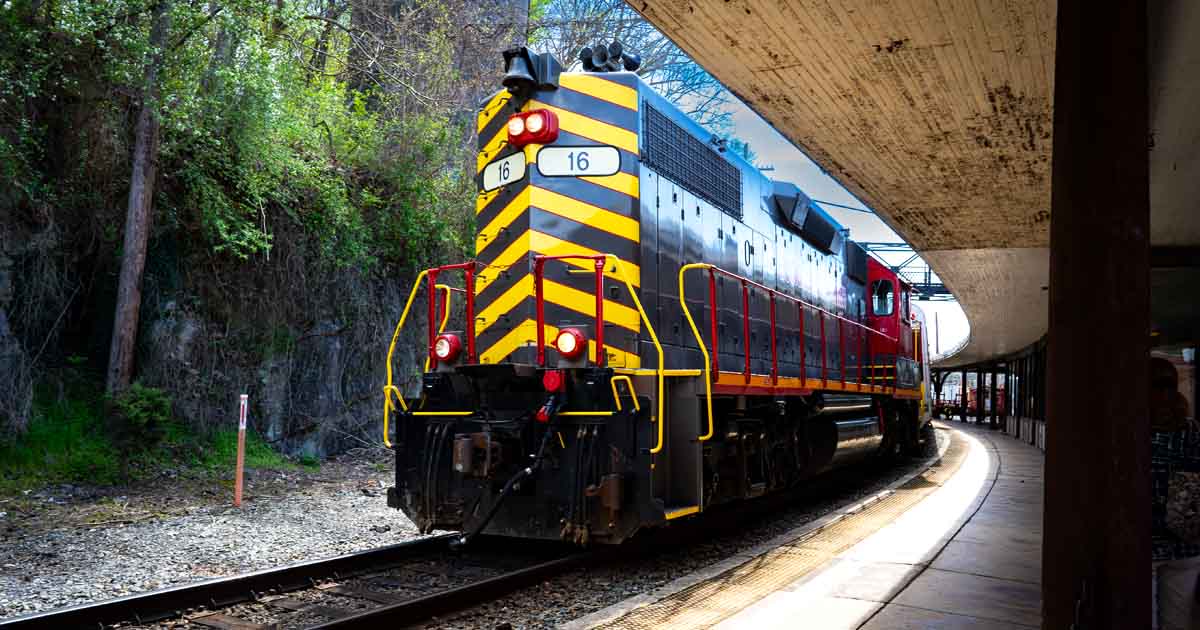 Hop Aboard These 6 Virginia Trains For The Most Scenic Day Trips You'll ...