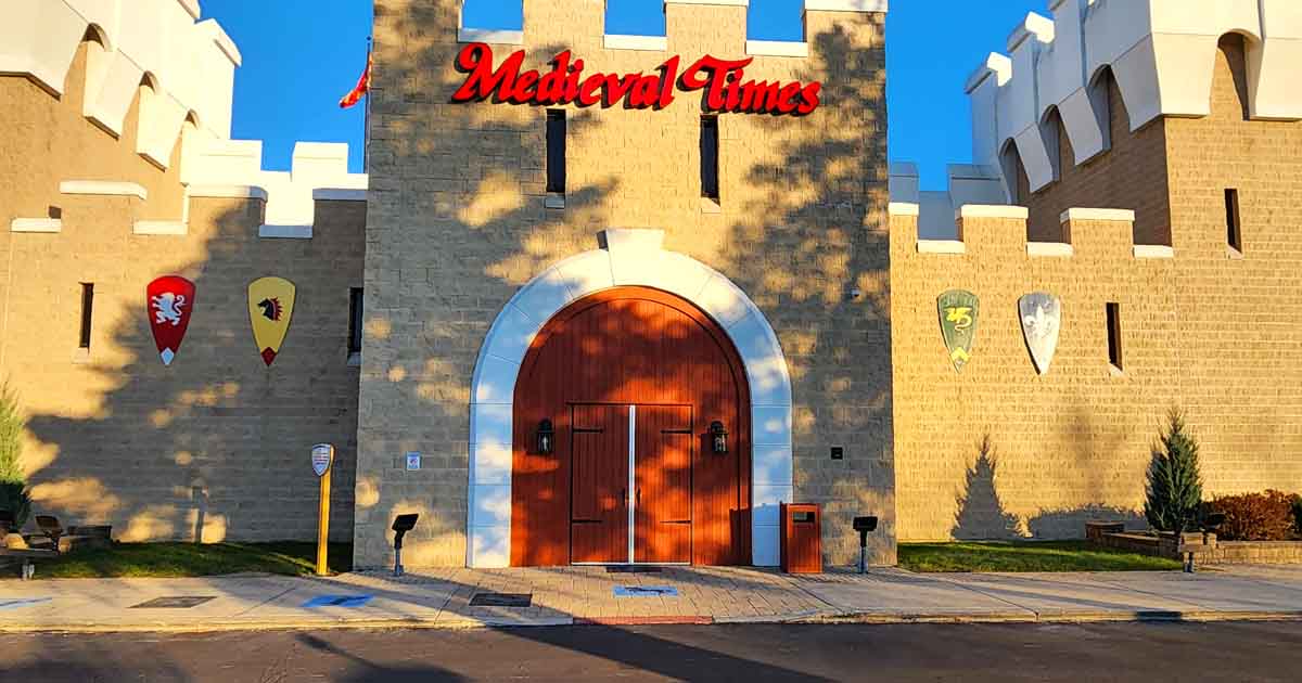 The Most Enchanting Restaurant In Illinois Has An Incredible Medieval Theme