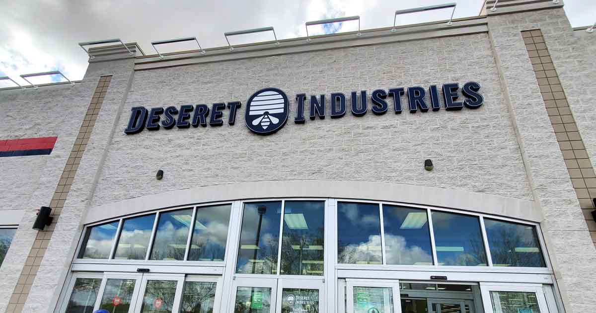 This Impossibly Large Thrift Store In Arizona Is A Bargain Hunter's ...